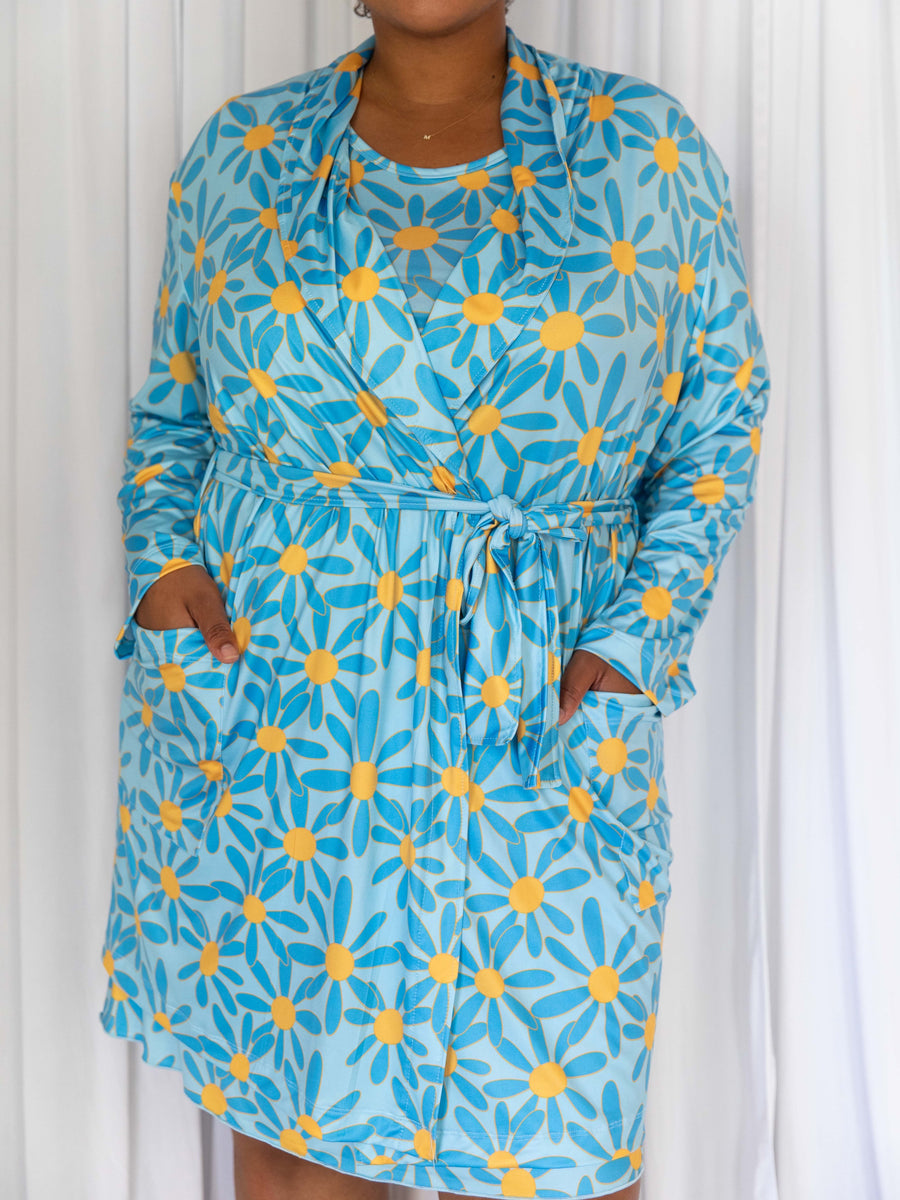 Slinky Cooling Blue Daisy Bathrobe Women's Knee Length Robe at Colada ...